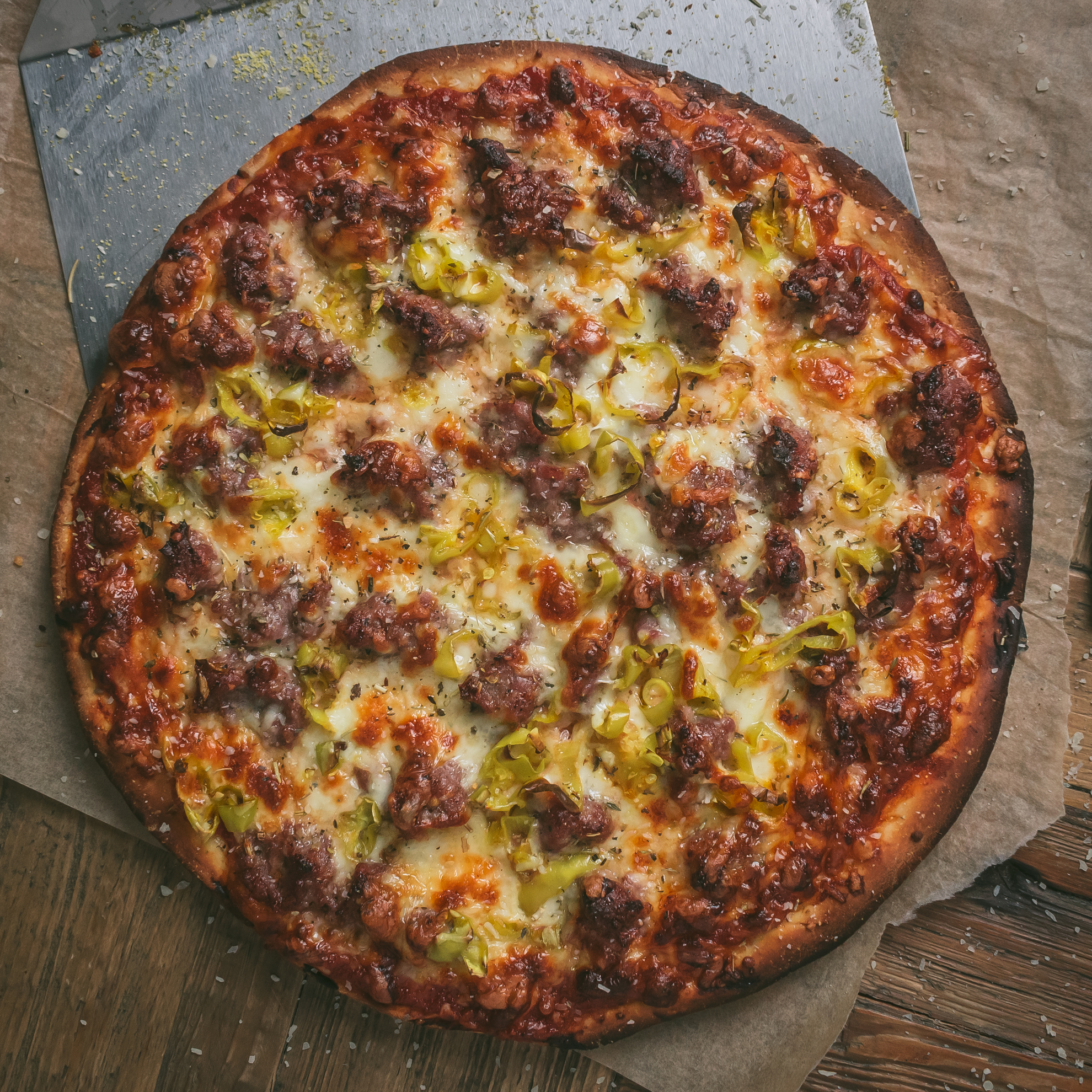 Spicy Chicago Thin Crust Sausage and Pepperoncini Pizza (Tavern Style ...
